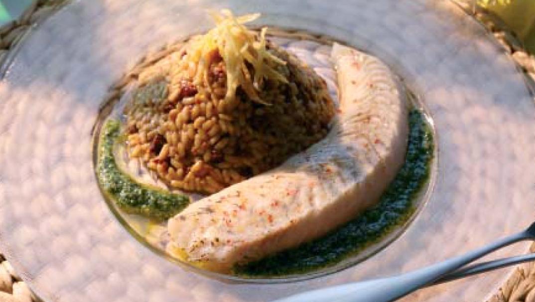 Filet vom Zander auf Tomatenrisotto mit Bärlauchpesto & Kartoffelstroh ...